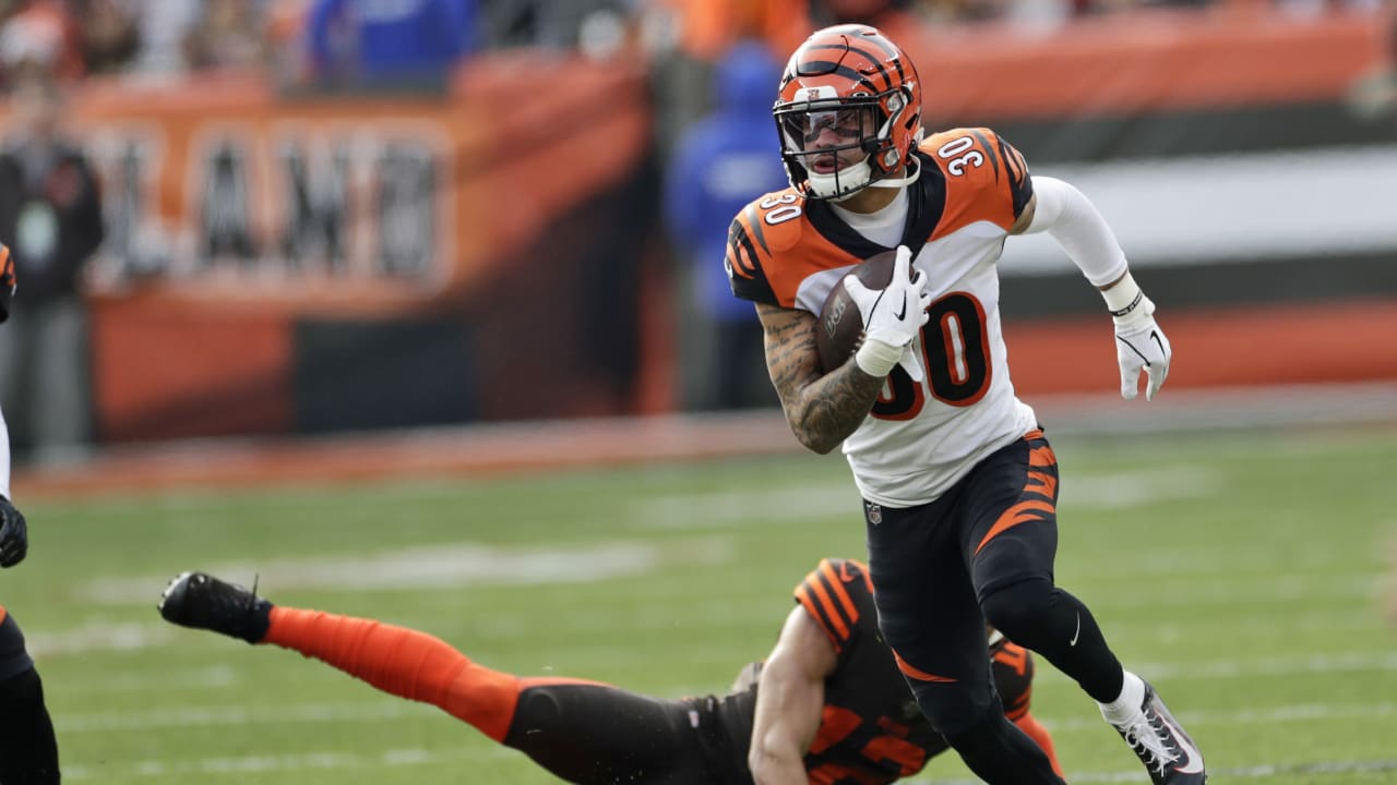Bengals rail the Browns 14-13 at halftime in a close battle.