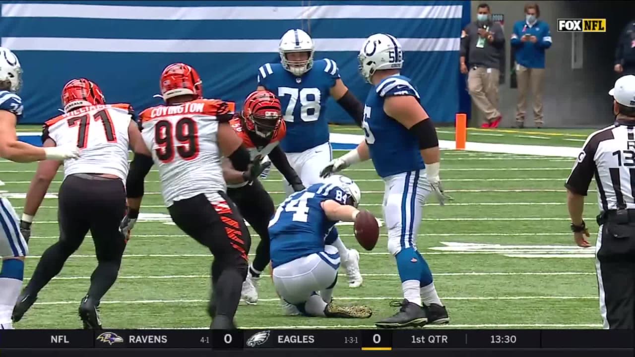 Jack Doyle fumbles, Xavier Williams recovers for Cincinnati Bengals