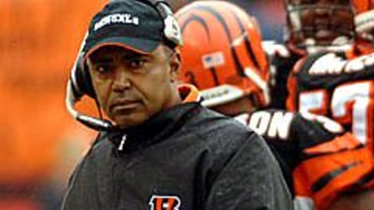 Lewis seeks middle ground