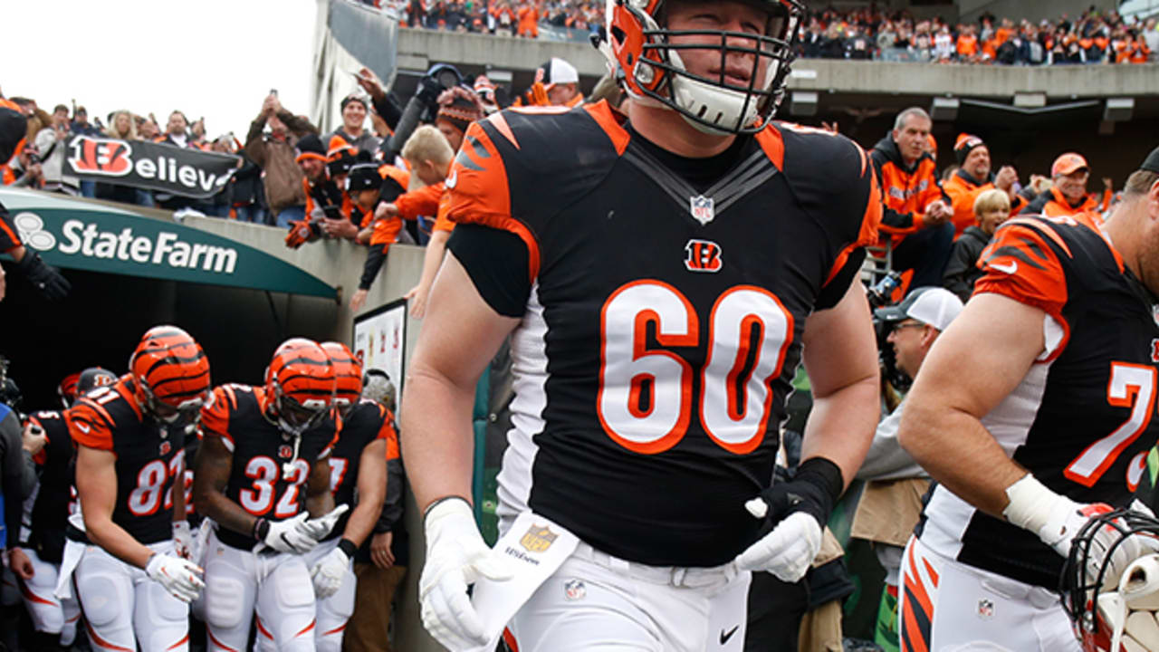 Bengals tender T.J. Johnson as free agency opens