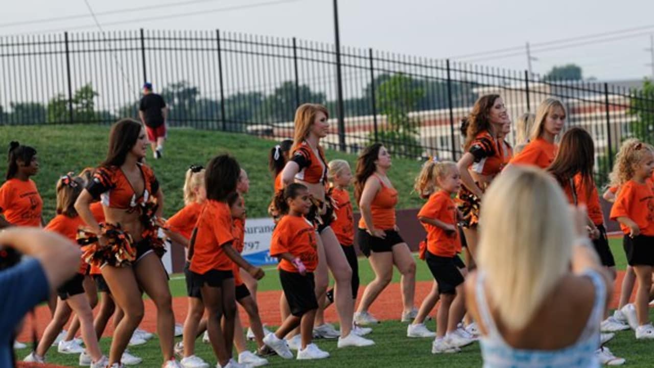 Junior Pro Cheerleaders August 2009
