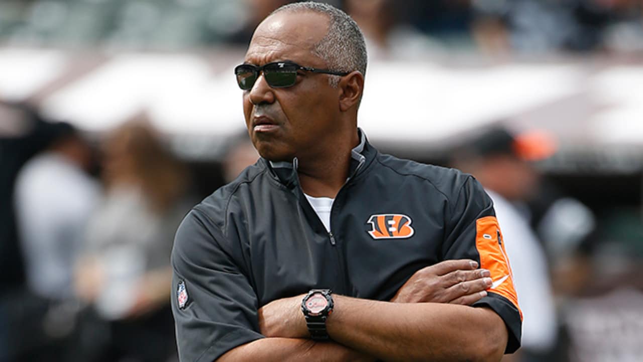 Notes: Lewis takes long view on Tez call; Ben ready; Weather check