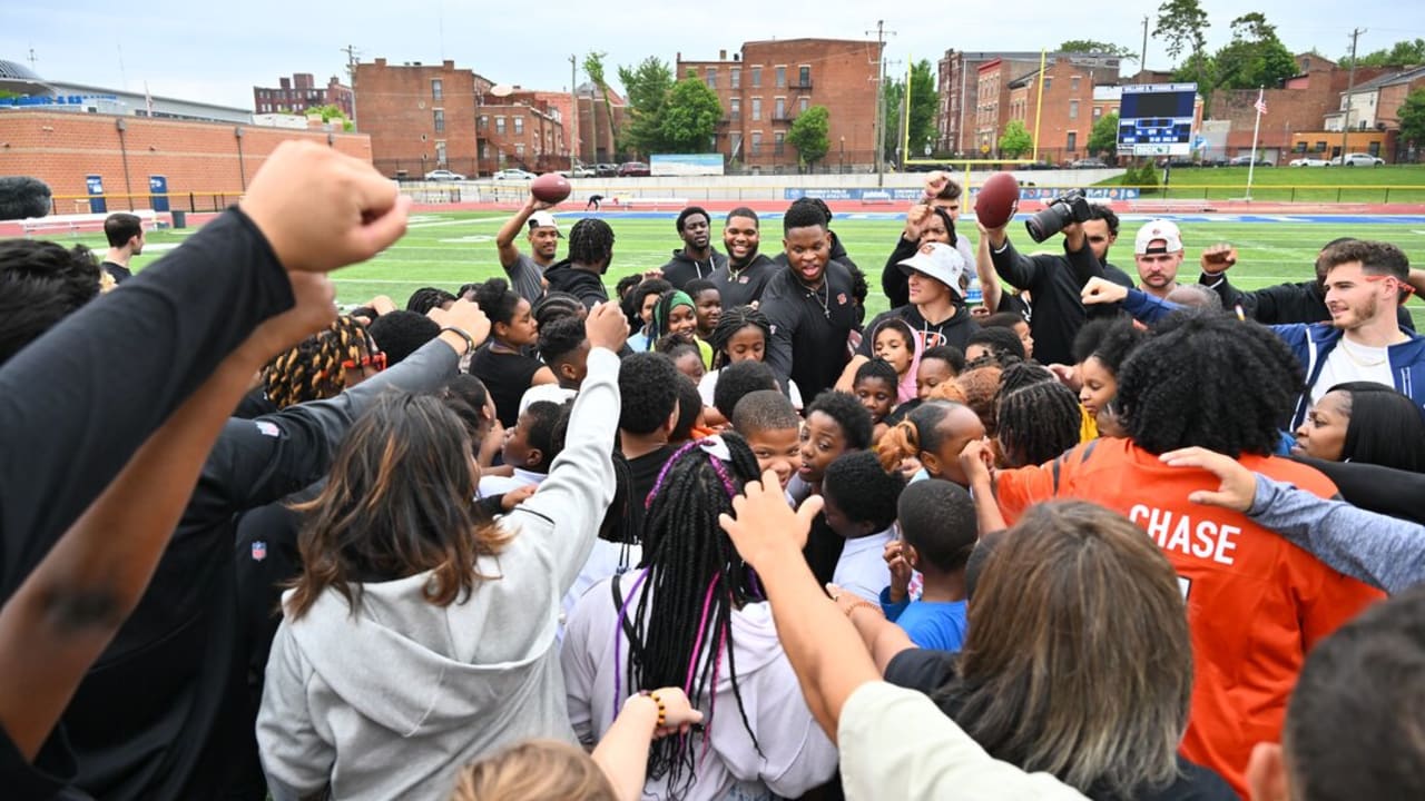 Photos: 2023 Bengals Rookies Lead Students in Flag Football