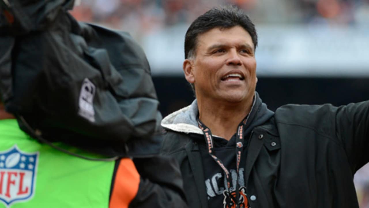 Muñoz gets ready for another Super Bowl as he meets owners