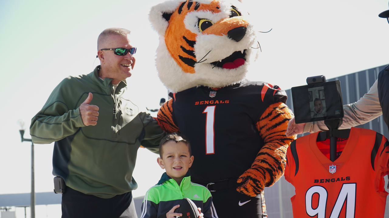 Photo Gallery: Bengals 2021 Canned Food Drive