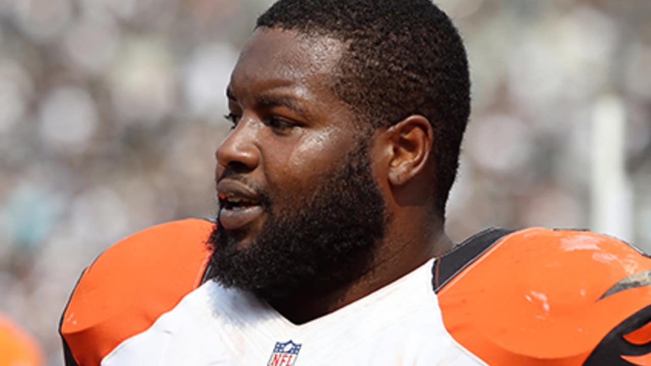 Quick hits: Lewis yet to talk to Brown; Tackles limping