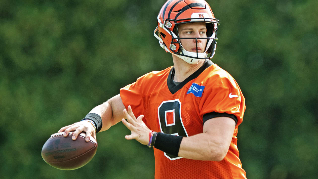 Joe Burrow goes through drills at Bengals camp