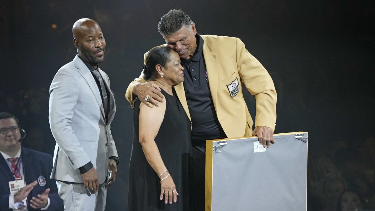 Hall of Fame Emotion For Riley Family In Freeze Frame Moment