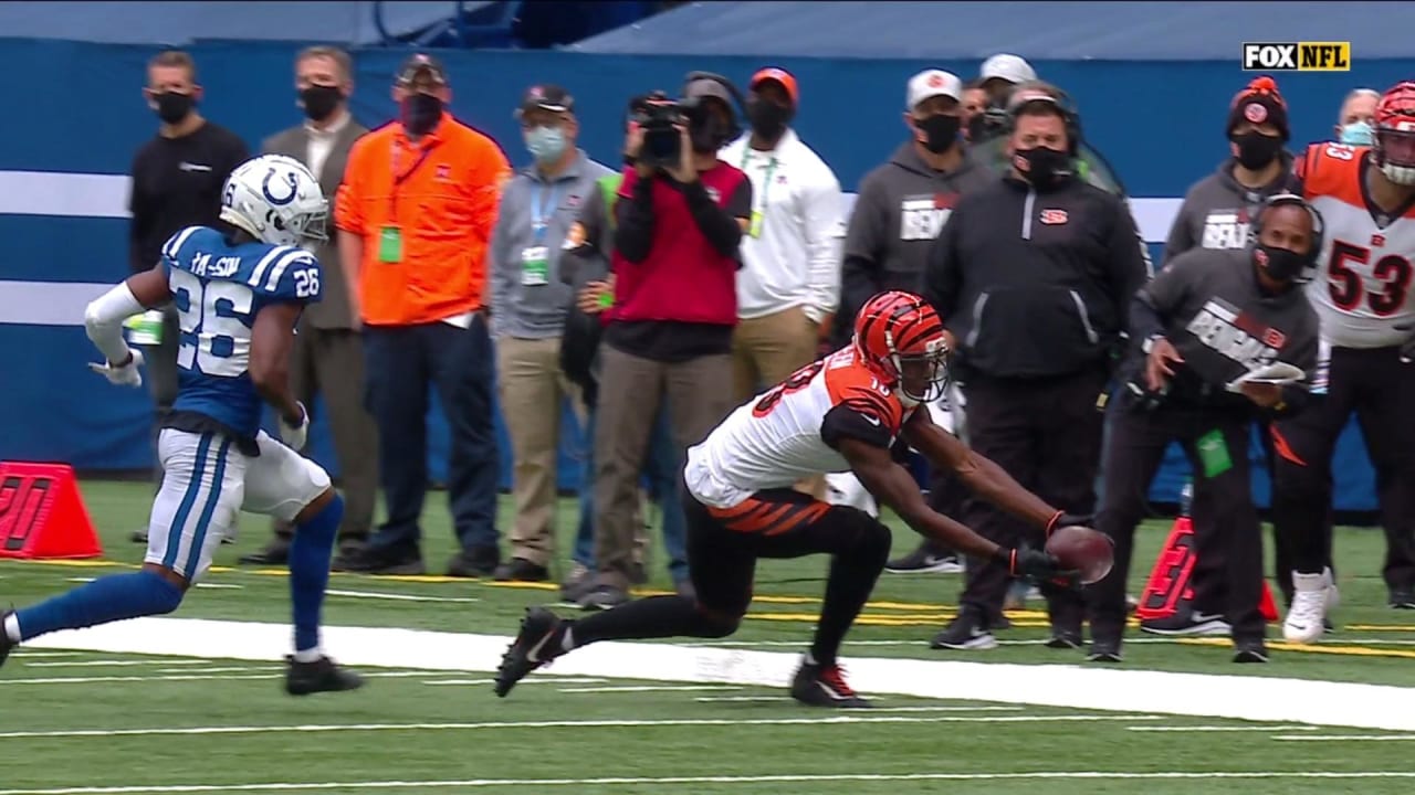A.J. Green reels in impressive toe-drag catch for 11-yard pickup