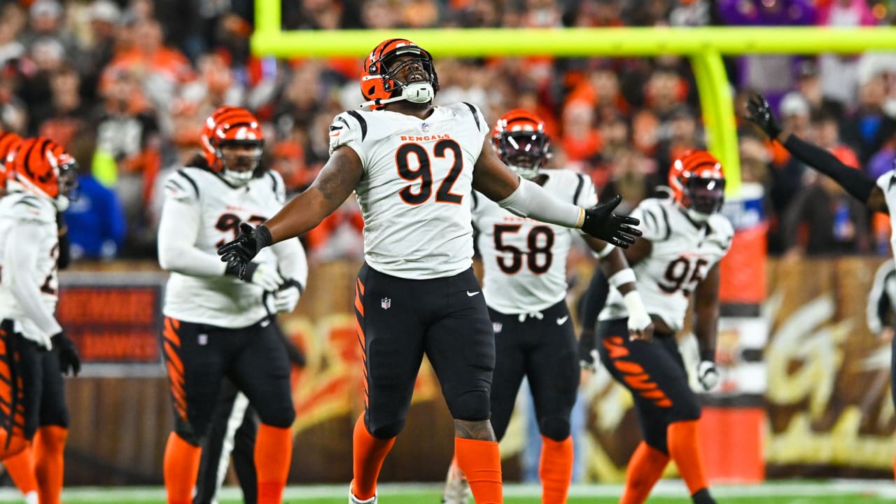 B.J. Hill Blocks 53 Yard Field Goal | Week 8 Bengals Highlights vs ...