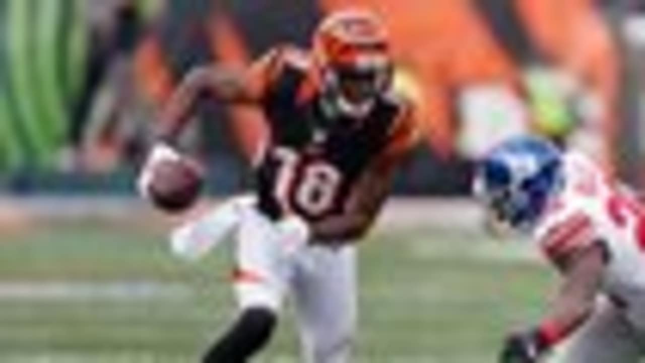 Moss watching Gang Green