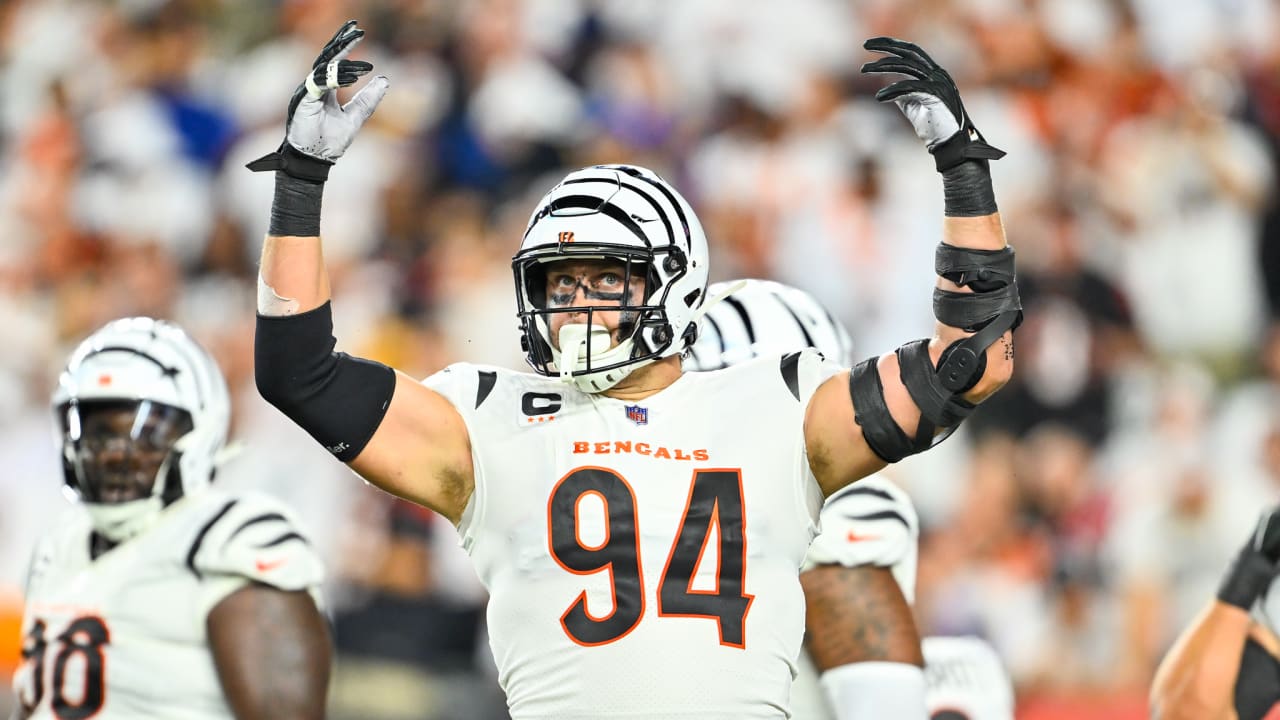 Sam Hubbard joins in on the Cincinnati sack party late in the fourth ...