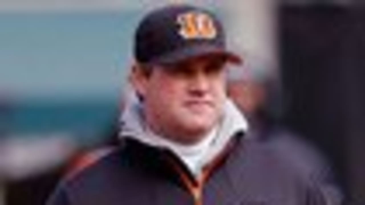 Offense takes offense as Lewis eyes run