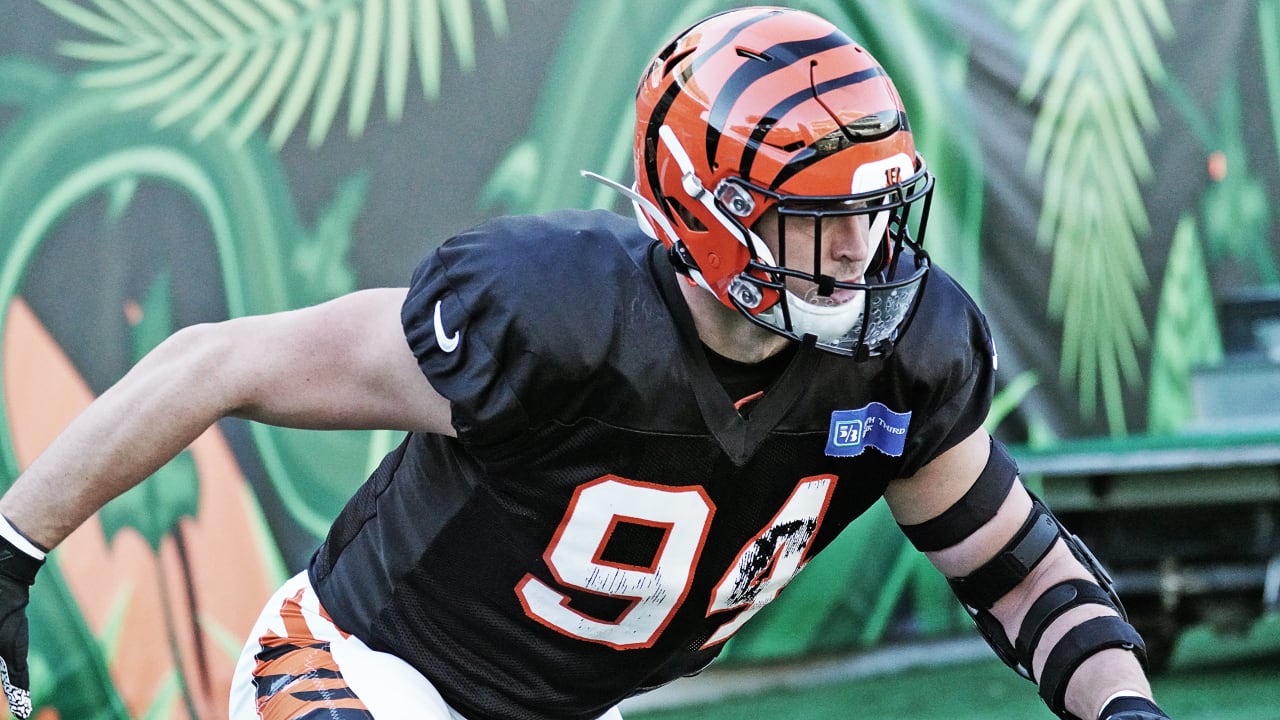 Quick Hits: Chase Young salutes Bengals Sam Hubbard