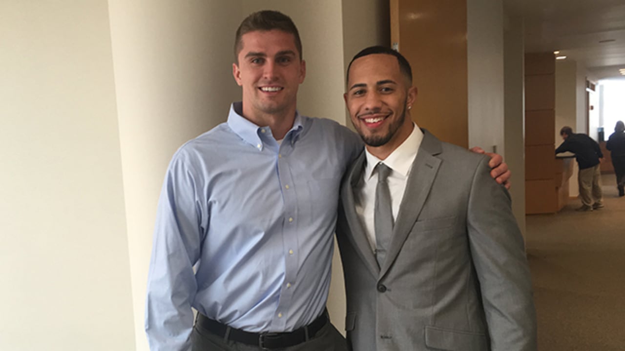 Lippincott goes to other side of the aisle with Hubbard selection