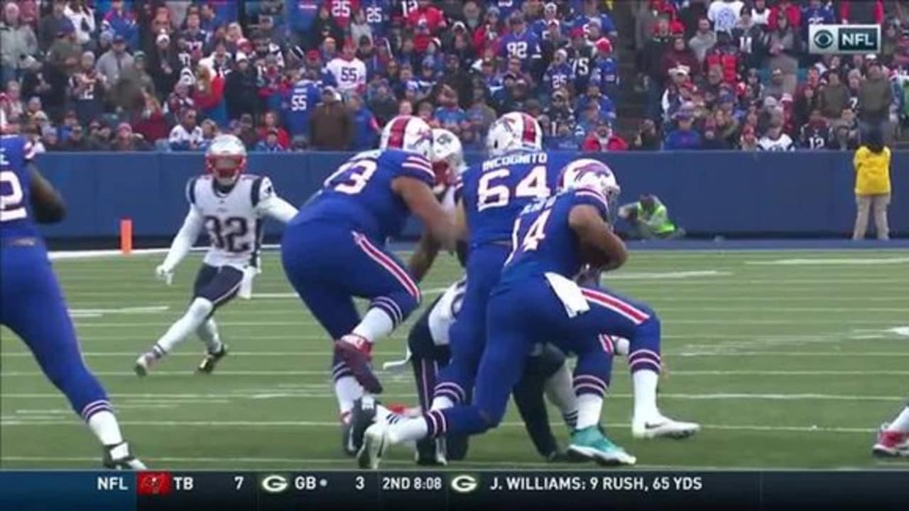 Joe Webb keeps it, takes it up the middle for 22 yards