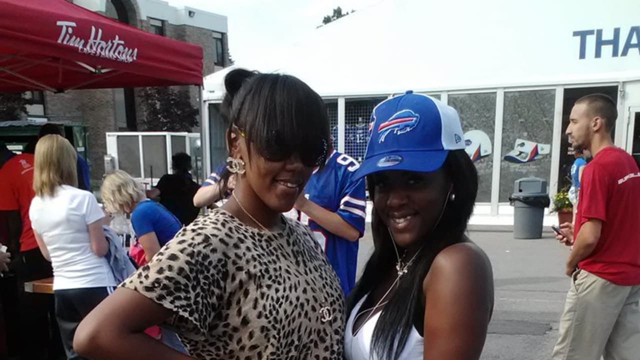 Top 20 Fan Training Camp Photos 7-28