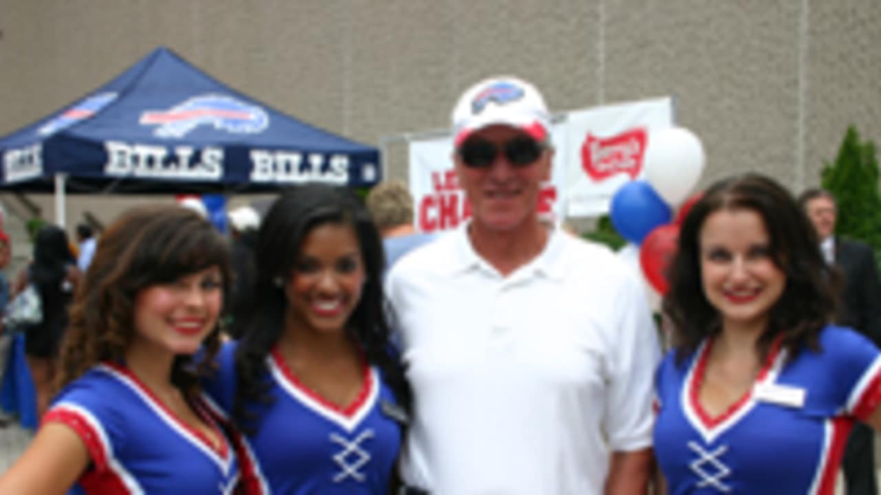 Bills, Perry's celebrate Back to Football with fans