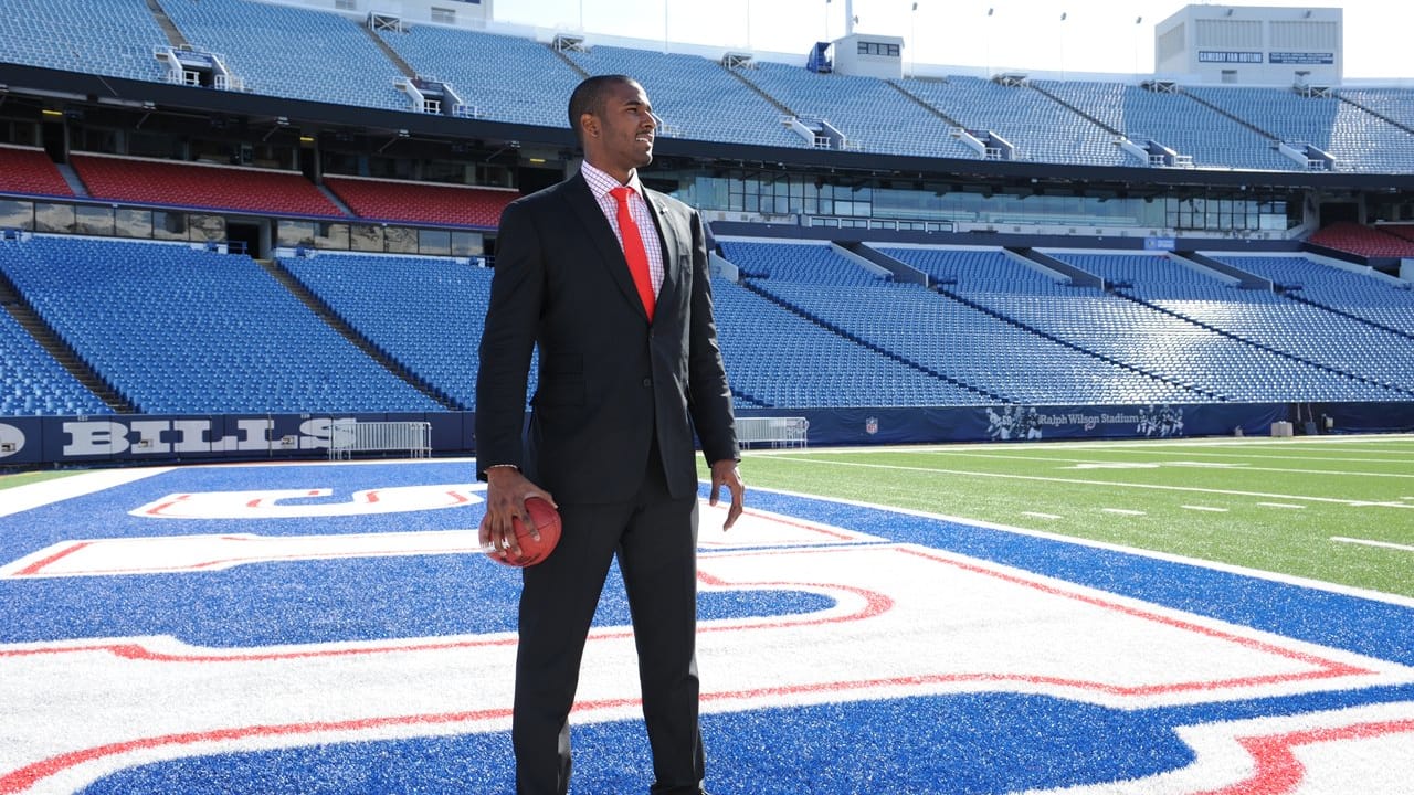 EJ Manuel arrives in Buffalo