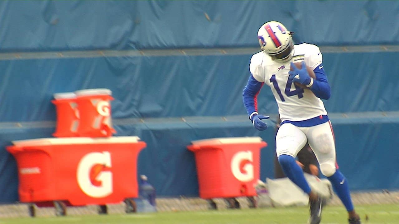 Watch: Sammy Returns, Carpenter Wins Award