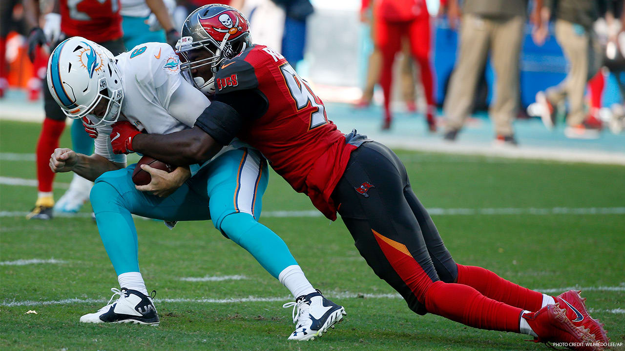 Bills add defensive end Ryan Russell