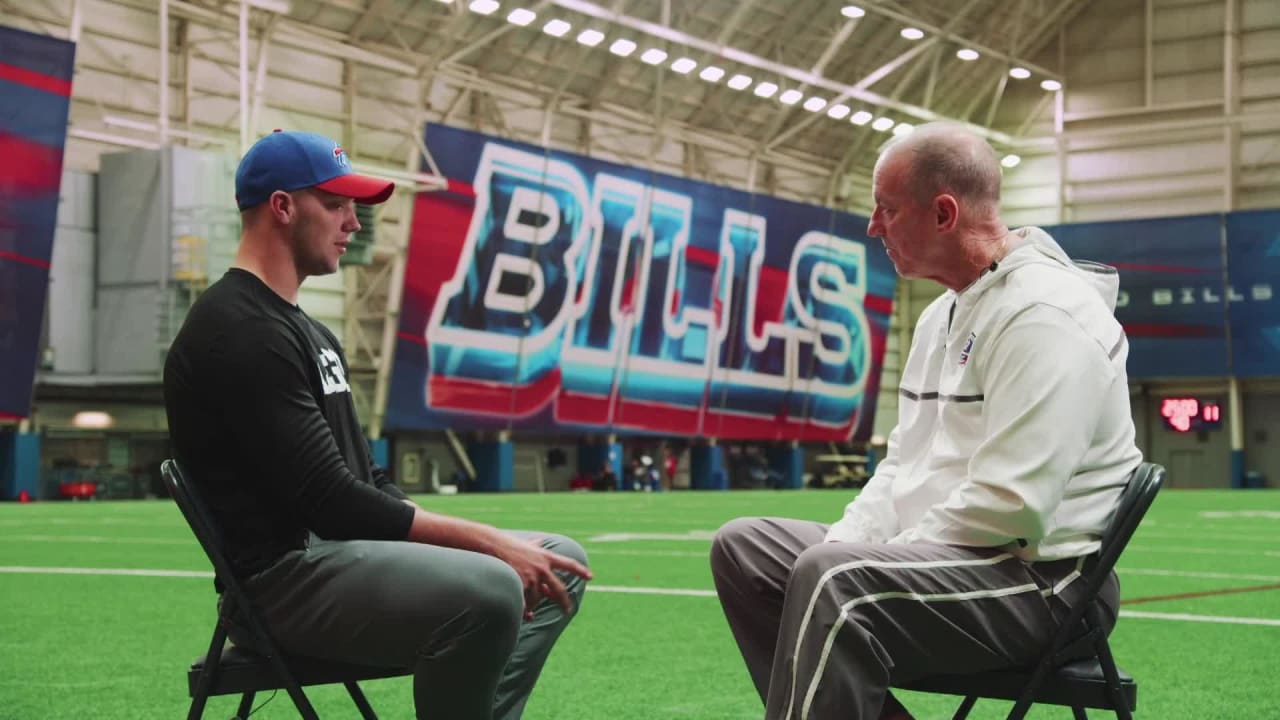 Jim Kelly passes the torch to Bills QB Josh Allen in 'NFL GameDay ...