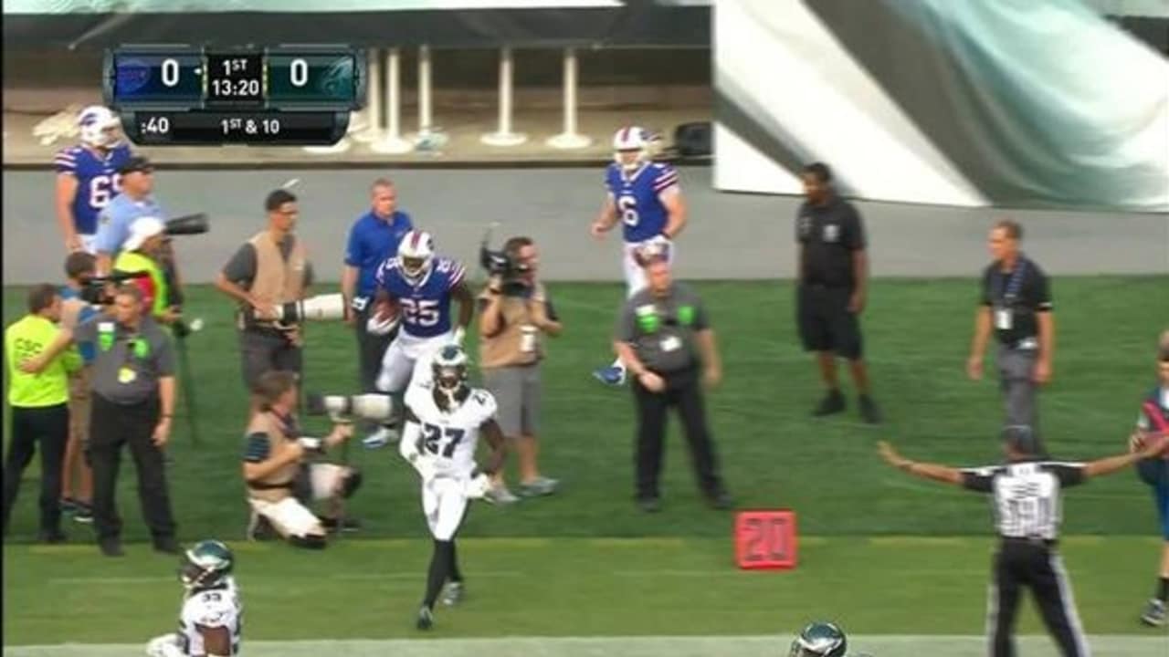 McCoy breaks tackle and shows off speed on run