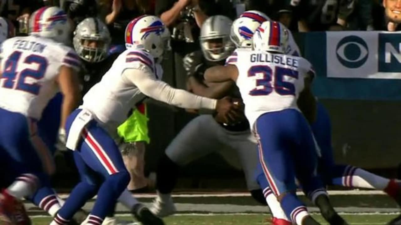 Taylor rushes for 12-yard TD on read option