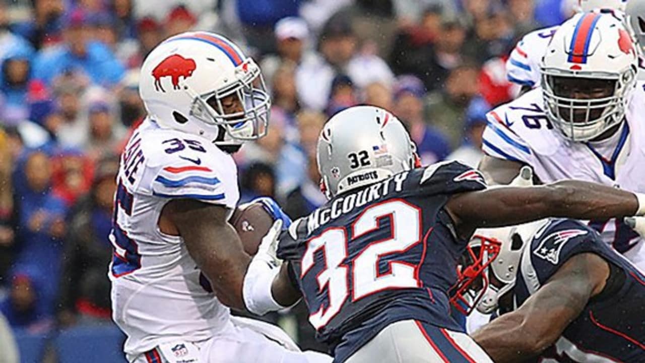 Mike Gillislee plows through the line for 3-yard TD