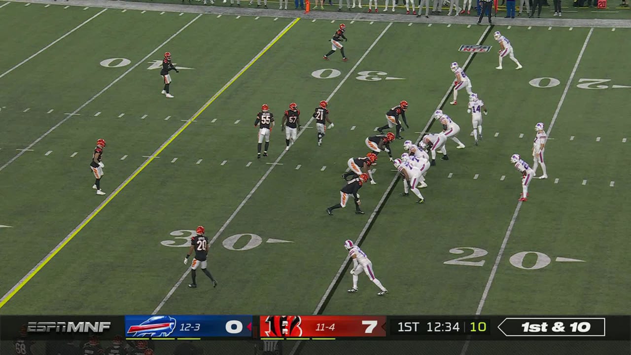 Stefon Diggs' first reception picks up first down | Bills at Bengals