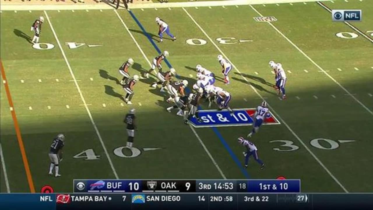 McCoy accelerates on 54-yard run