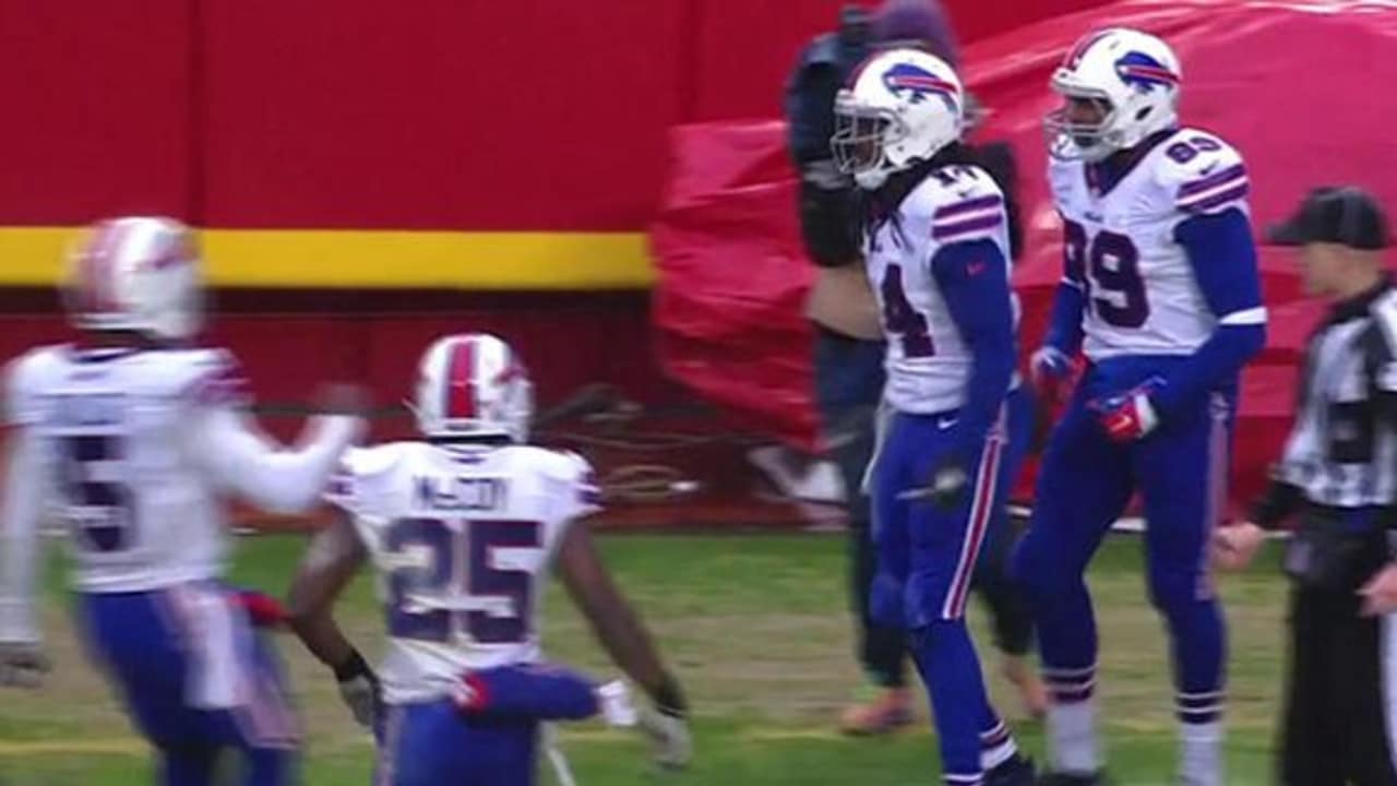 HIGHLIGHT: Taylor hits Watkins for 28-yard TD