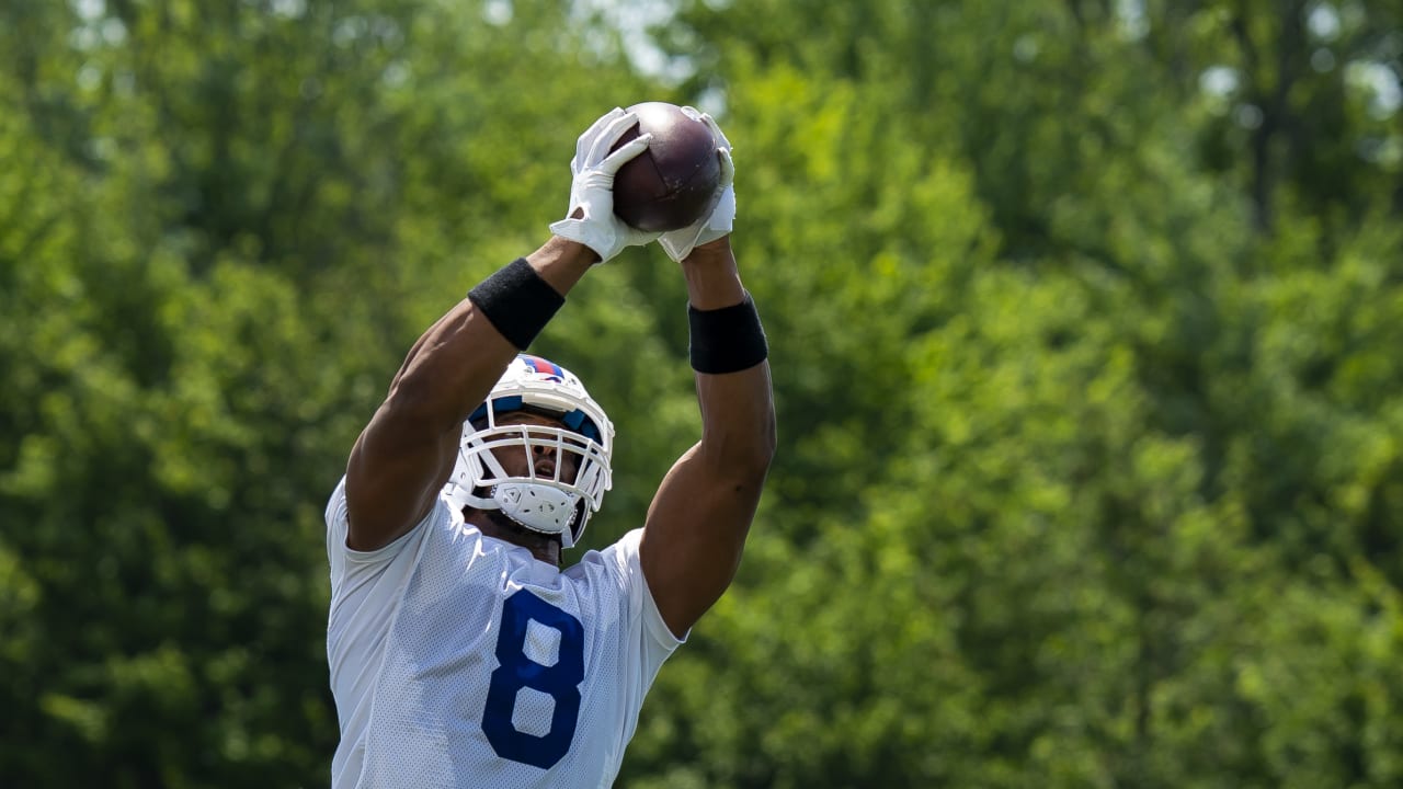 Photos | Bills hit the Field