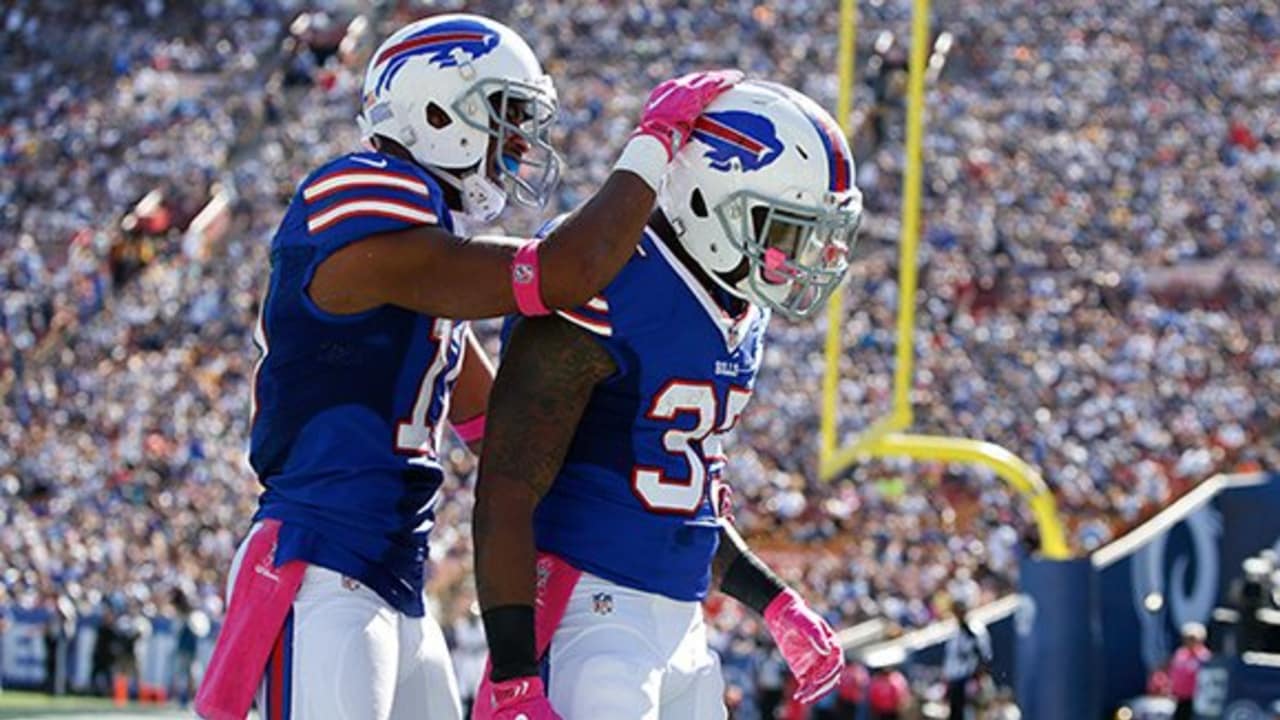 Mike Gillislee take the pitch in for a touchdown