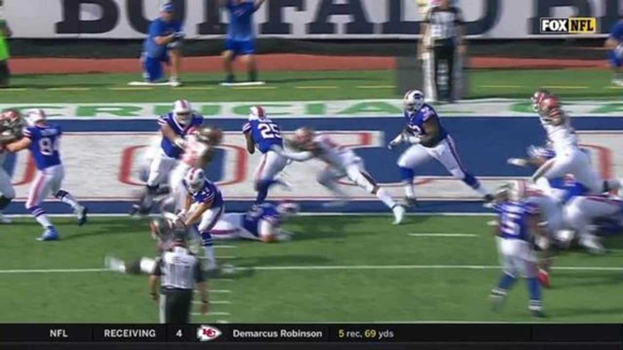 Bills RB LeSean McCoy gets his first TD of the season