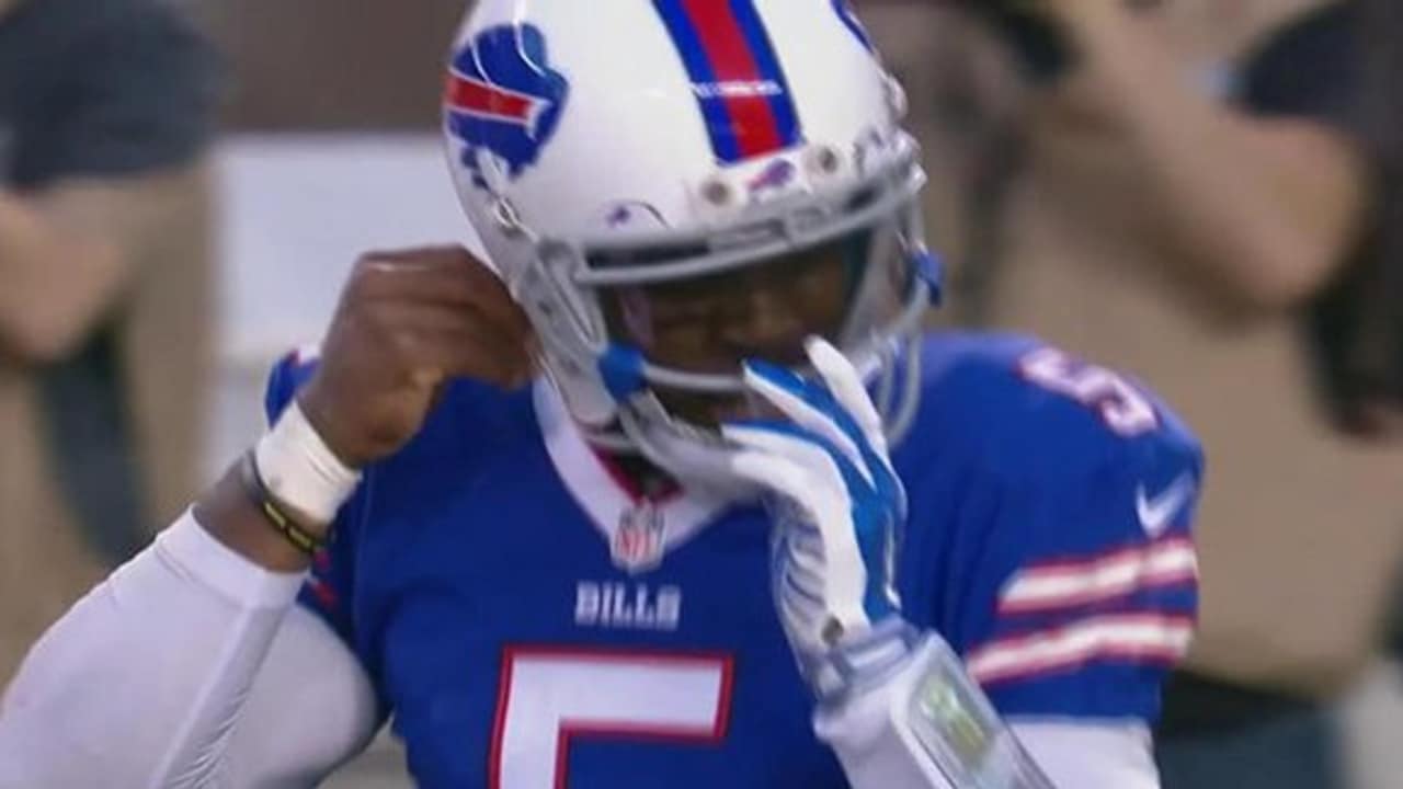 Buffalo Bills quarterback Tyrod Taylor takes off for a first down