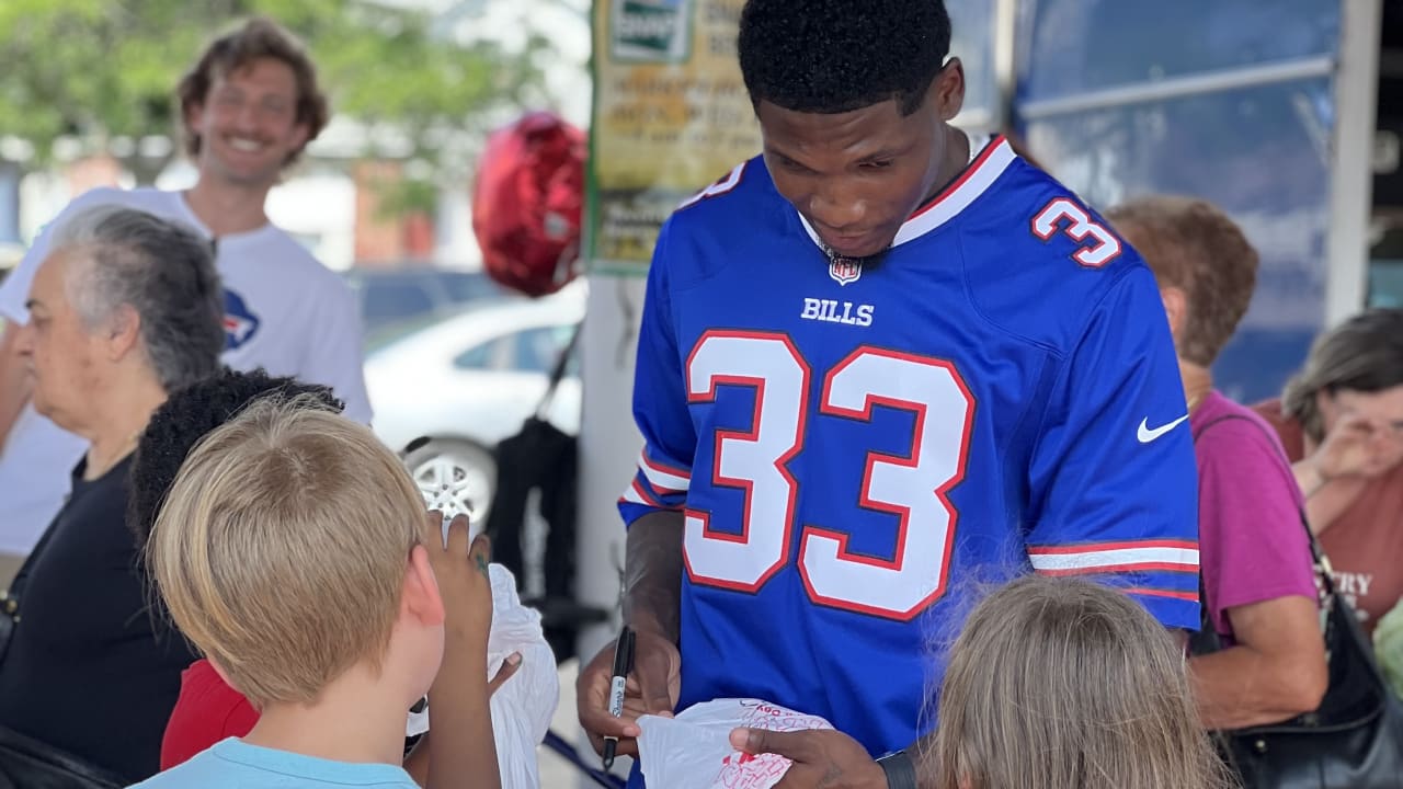 Photos | Siran Neal, Billy Buffalo at the Niagara Falls City Market