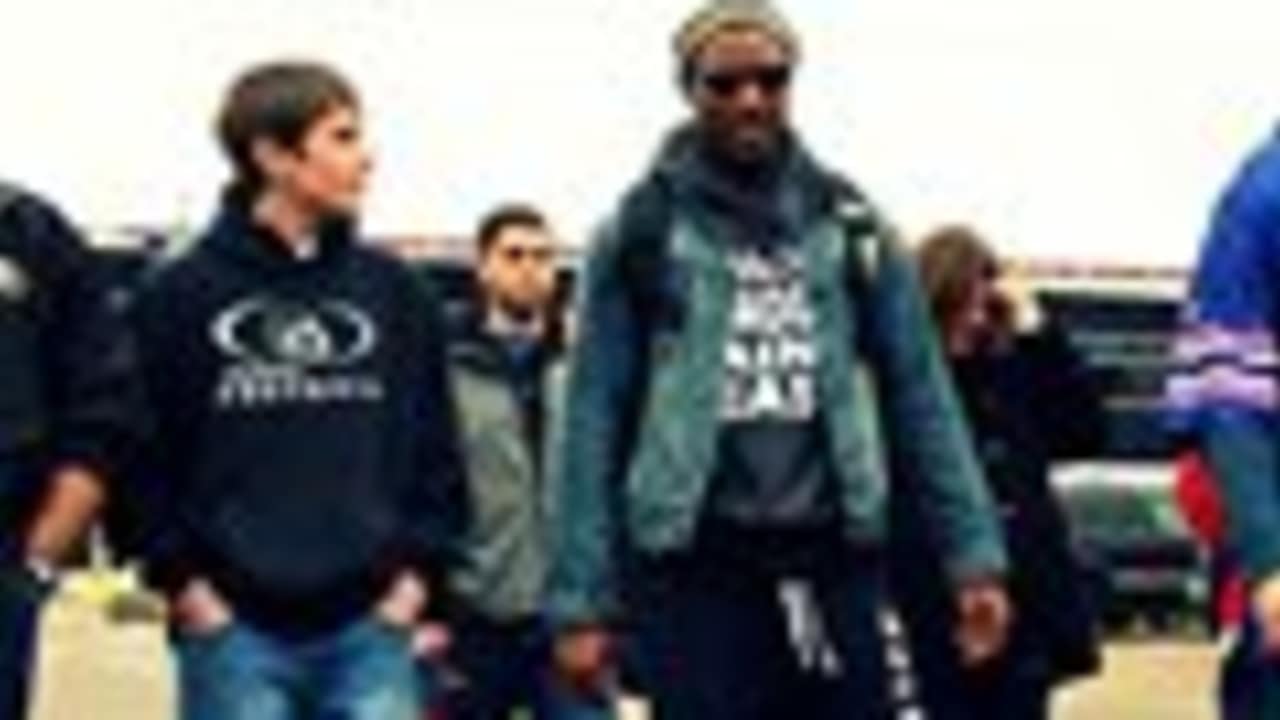 Stevie Johnson goes behind-the-scenes