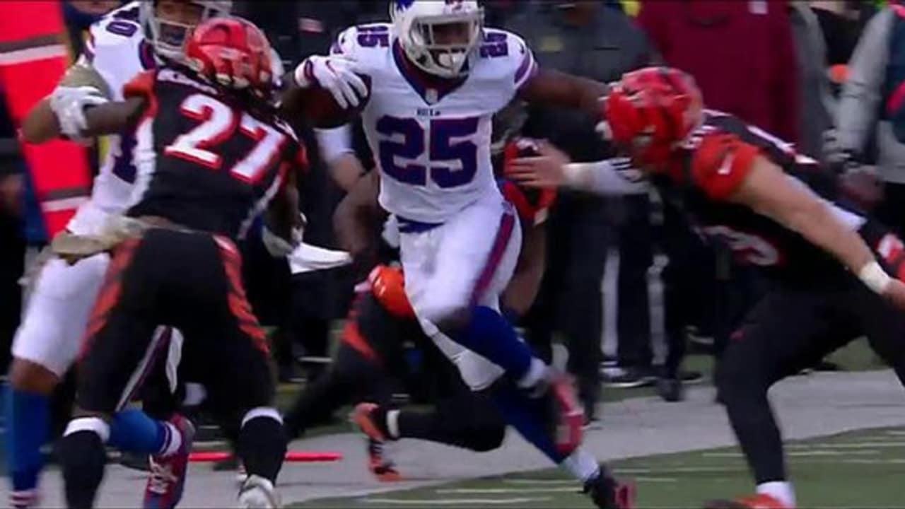 LeSean McCoy shows off nifty footwork for 21 yards