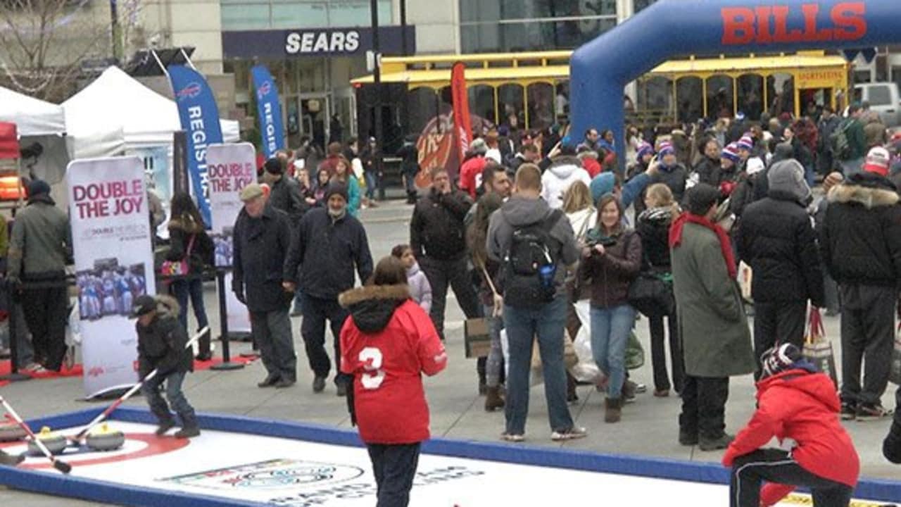 Bills host youth football festival in Toronto