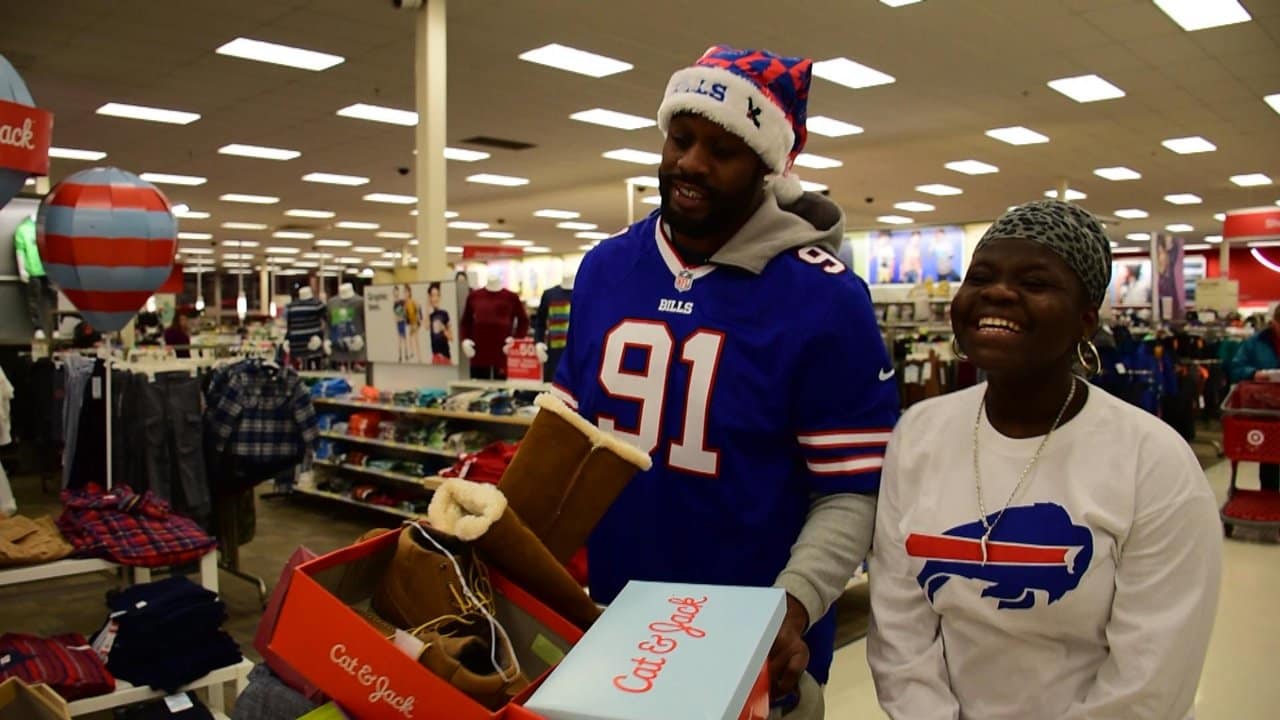 Watch: Bills Celebrate the Holidays