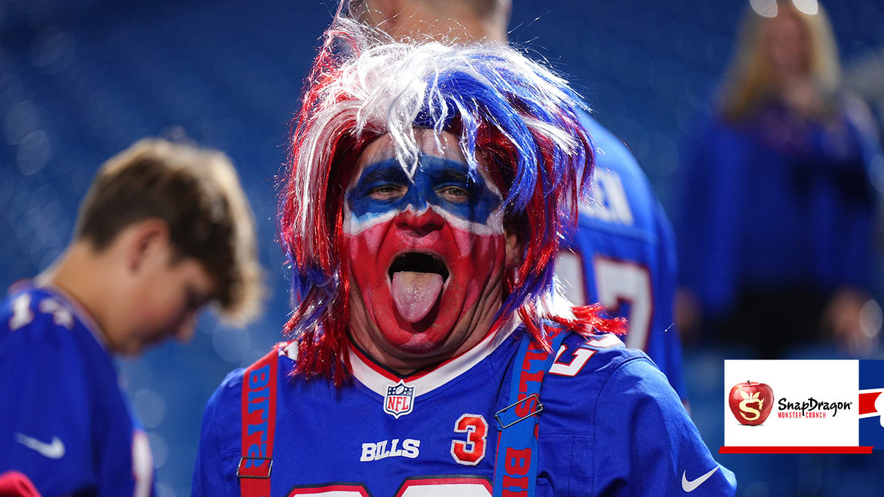 Best Fan Photos from Bills vs. Buccaneers | Thursday Night Football