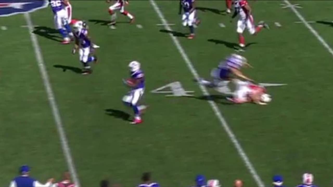 Brandon Tate returns a punt for 31 yards