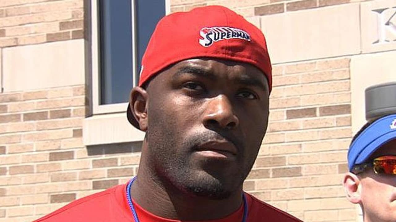 Mario Williams Arrives at Camp