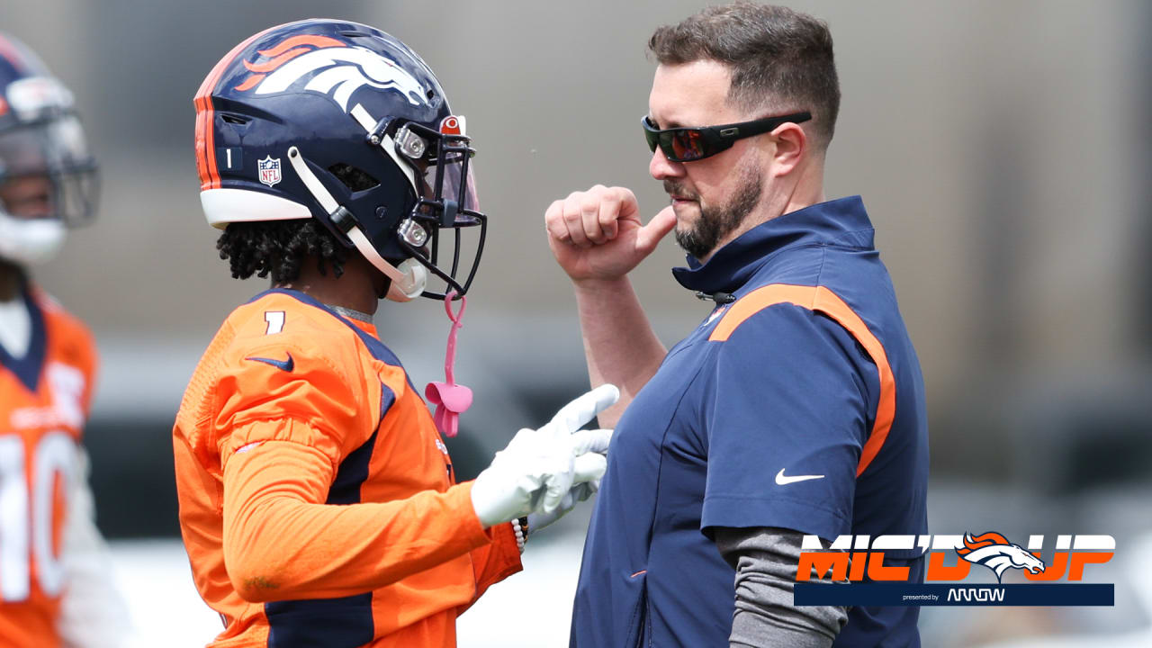 Mic'd Up: Inside practice with Offensive Coordinator Justin Outten