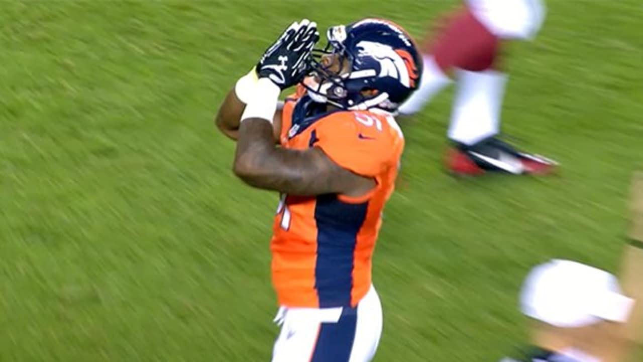 Todd Davis sacks QB Phillip Sims