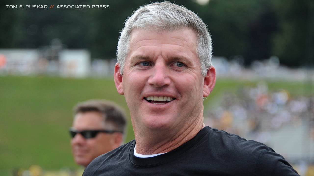 'They have to go Google me': Hall of Famer Mike Munchak arrives in ...