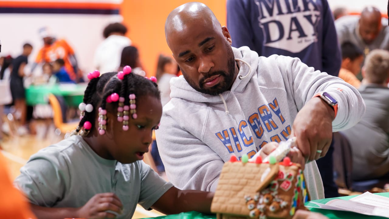 Broncos make gingerbread houses with kids at the Boys & Girls Club at ...