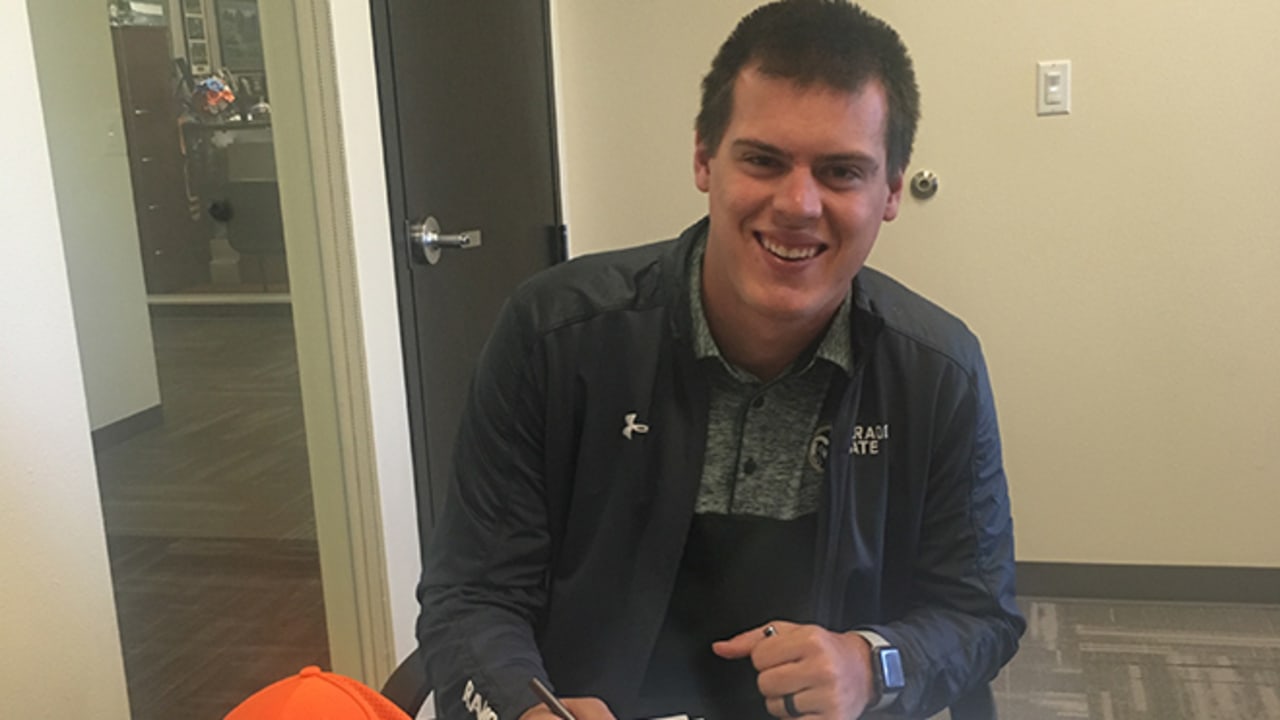 Broncos sign former Colorado State quarterback Nick Stevens
