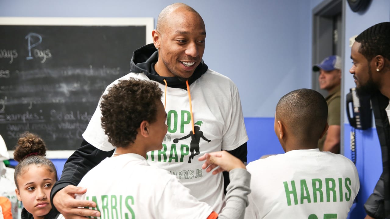 Chris Harris Jr. hosts annual 'Shop with Strap' shopping spree
